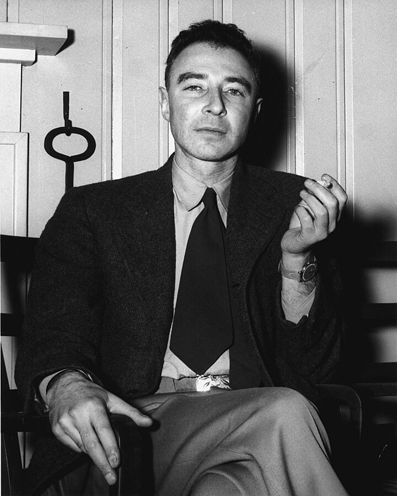 Robert Oppenheimer, o pai arrependido da bomba atómica