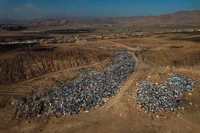Atacama: O grande cemitério da moda global no deserto chileno