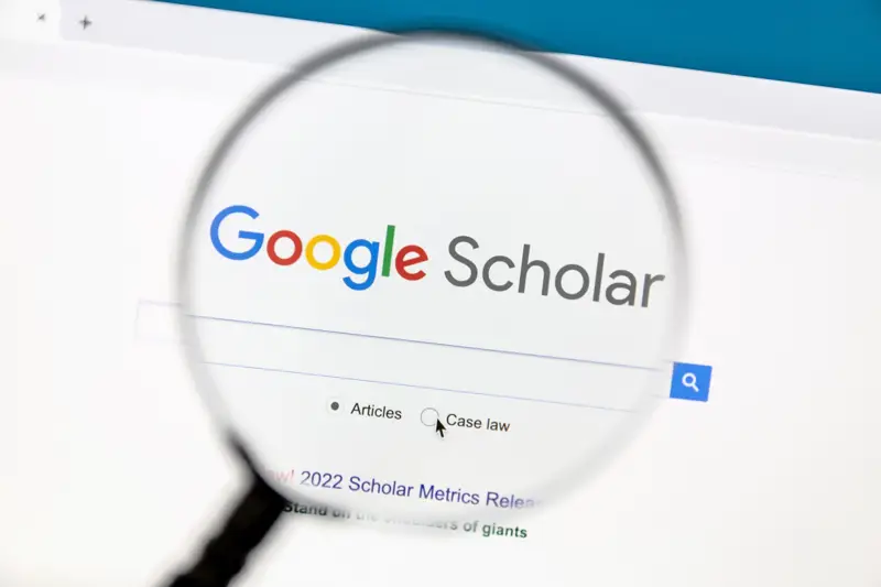 Aos 20 anos, o Google Scholar ainda tem as costas largas?