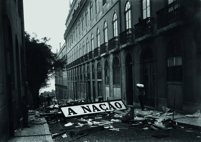 Alice Oram, jornalista e mulher de armas