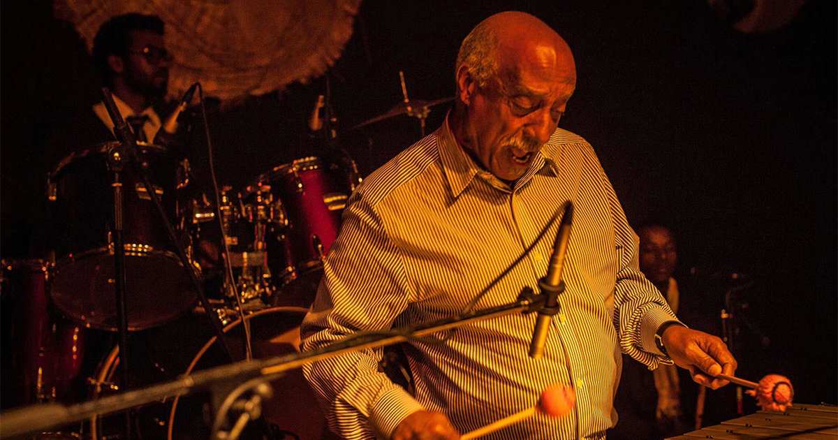 Improvisando com Mulatu Astatke, o rei de “Swinging Addis”