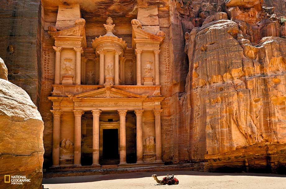 Petra, uma cidade isolada do mundo e da história