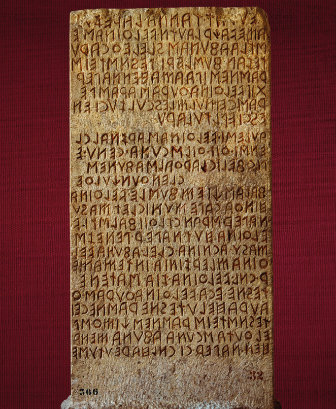 Liber Linteus, um livro etrusco oculto numa múmia egípcia